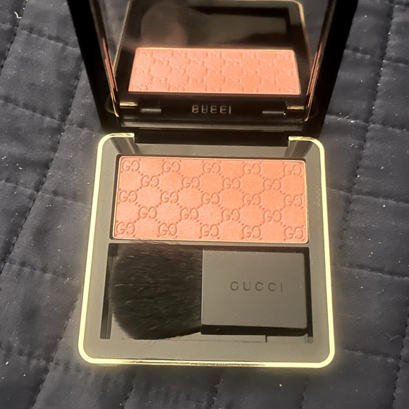 Gucci | Makeup | Rare Gucci Blush Face Sheer Blushing Powder 30 Soft ...